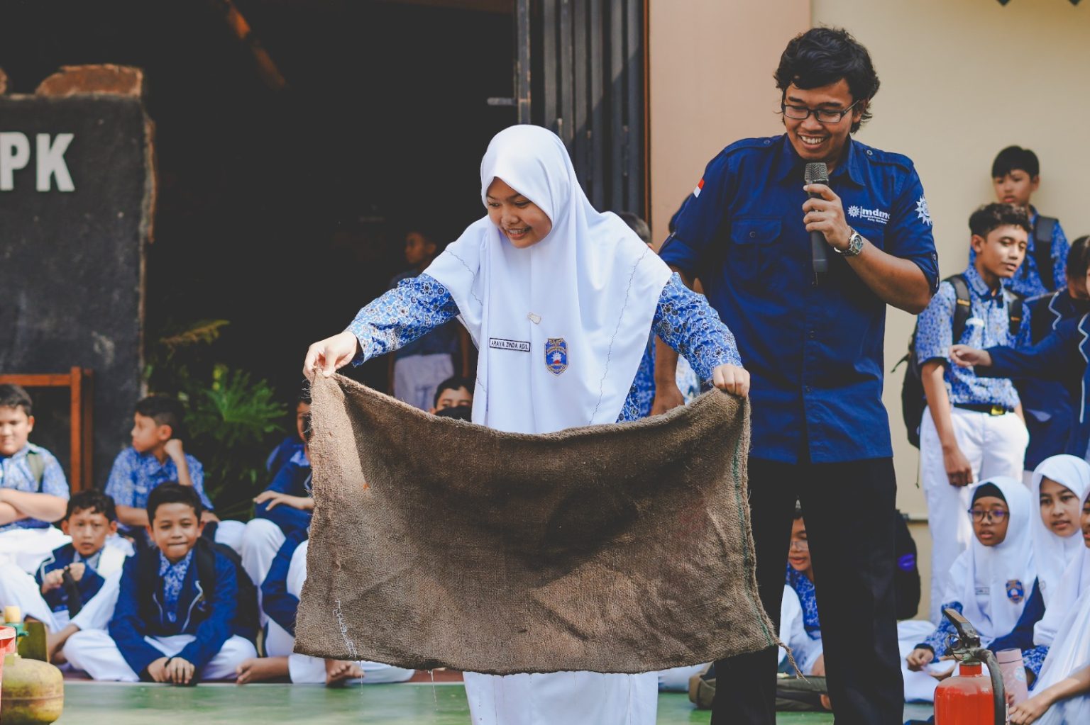 Melatih Kesiapsiagaan Siswa Menghadapi Bencana Hidrometeorologi: Membangun Budaya Tanggap Sejak ...